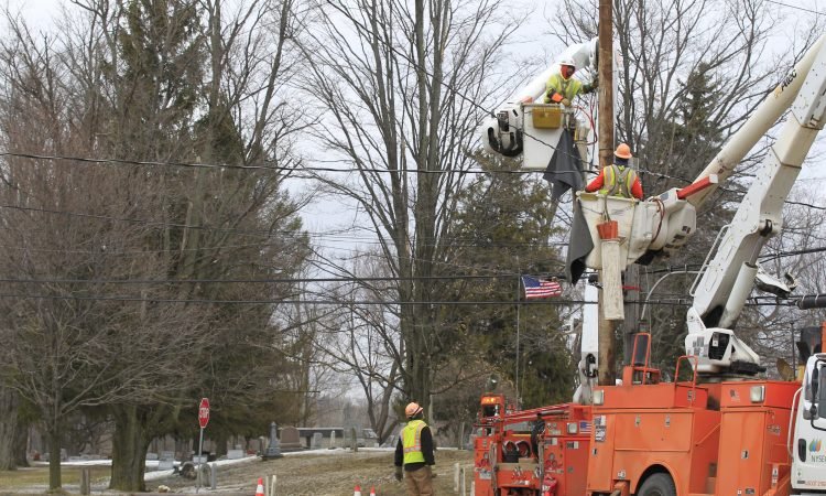 NYSEG Utility Workers Trying to Restore Service – Pluma Libre News